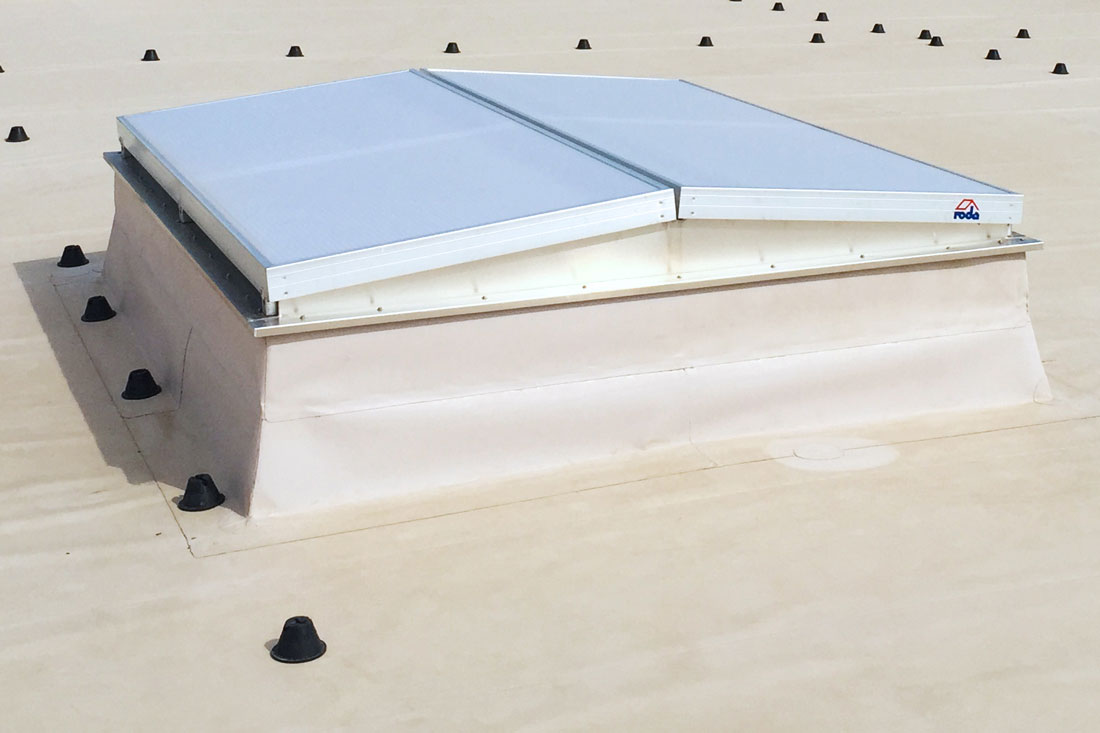 Vents in continuous skylights - Aluco System